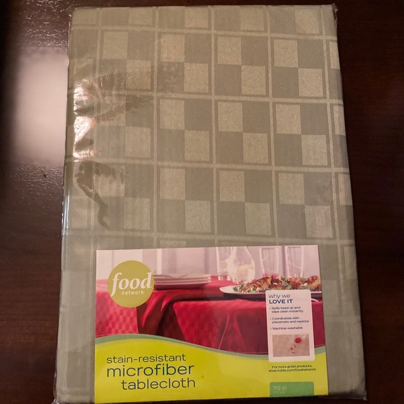 Food Network | Dining | Food Ntwk Stainresistant 7 Round Tablecloth Nwt ...